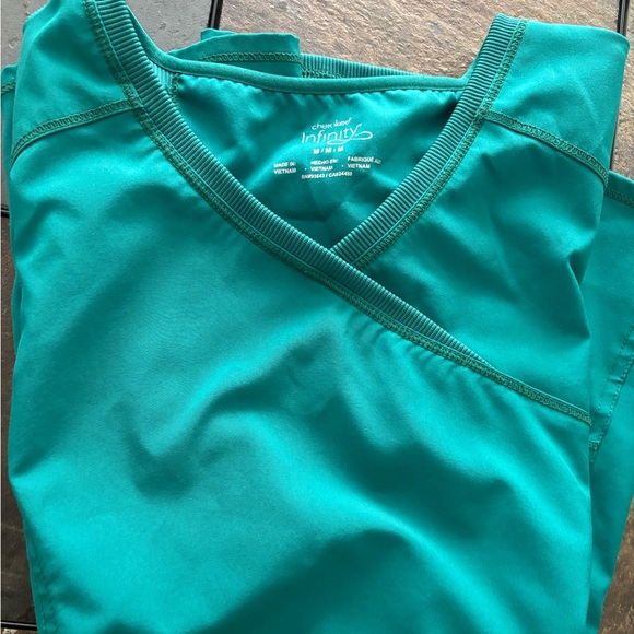 Cherokee | Tops | Cherokee Infinity Hunter Green Scrub Top Medium ...